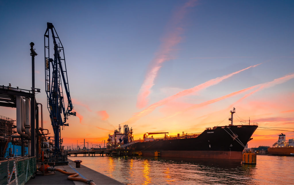 Vitol’s bunker barges deliver bio-fuel blended VLSFO to shipping ...